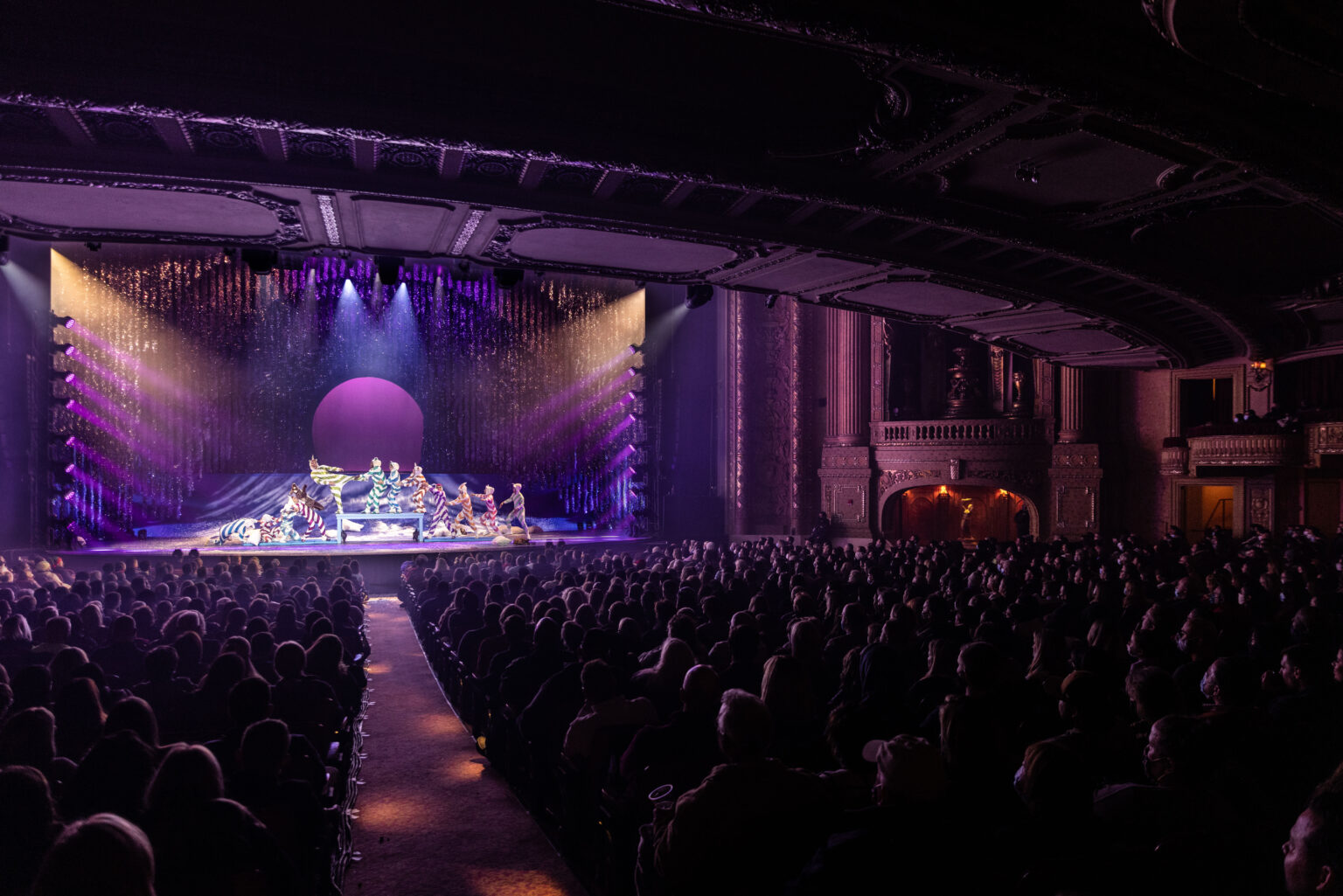 Looking for a Sophisticated Holiday Idea? CIRQUE DU SOLEIL! - Everyday Best